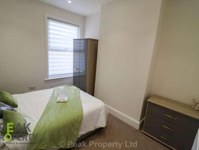 5 bed house to rent