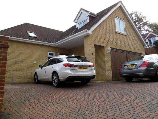 5 bed house to rent