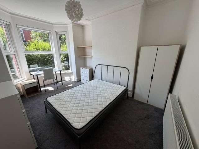 5 bed house to rent
