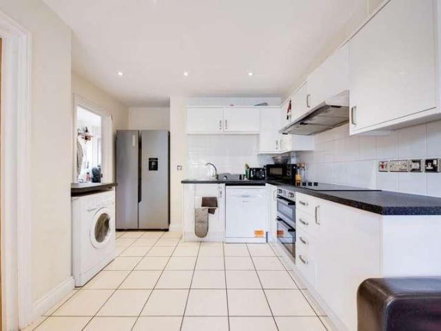 5 bed house to rent