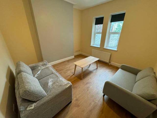 5 bed house to rent