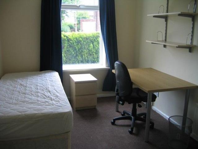 5 bed house close to New College good bus links to central Durham