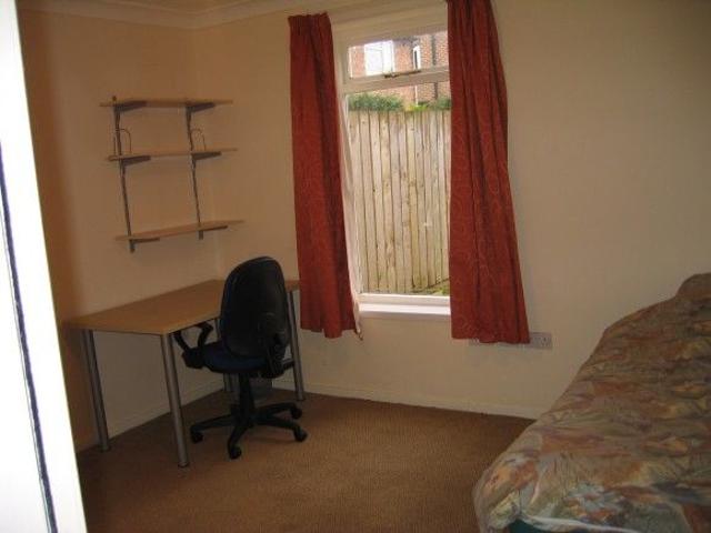 5 bed house close to New College good bus links to central Durham