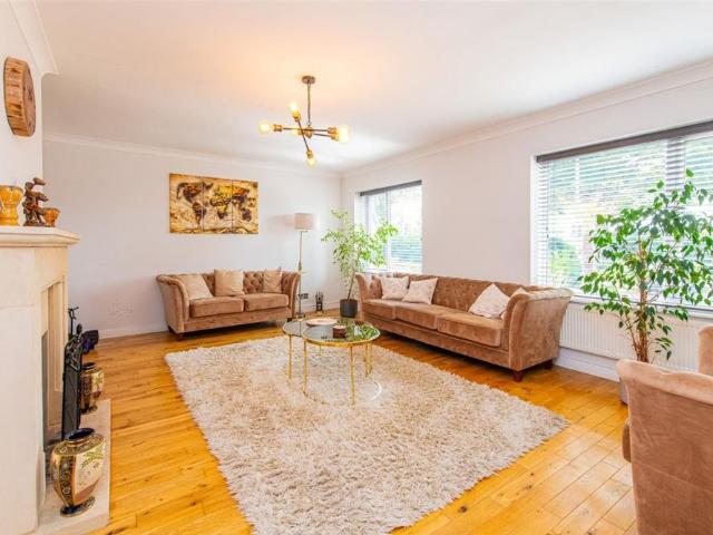 5 bed House Detached To Let