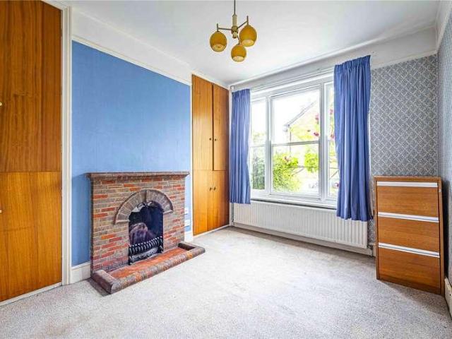 5 bed house for sale