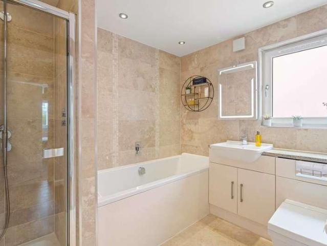 5 bed house for sale