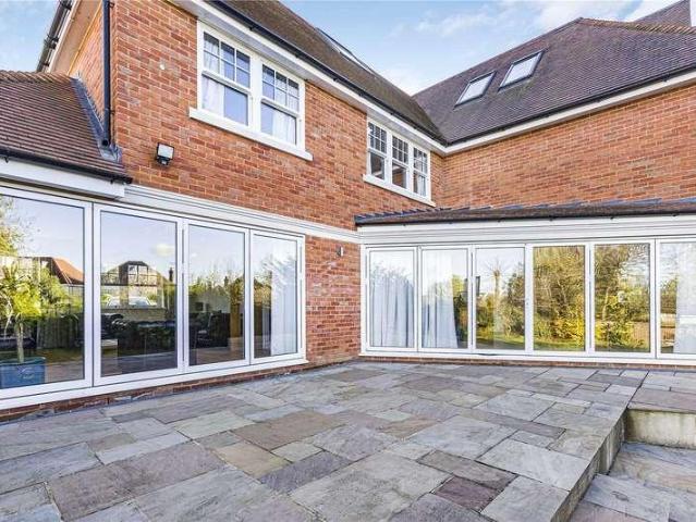 5 bed house for sale