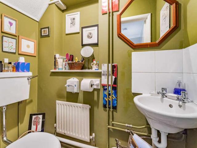 5 bed house for sale