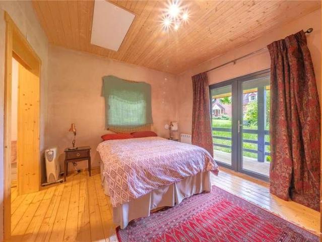 5 bed house for sale