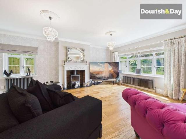 5 bed house for sale