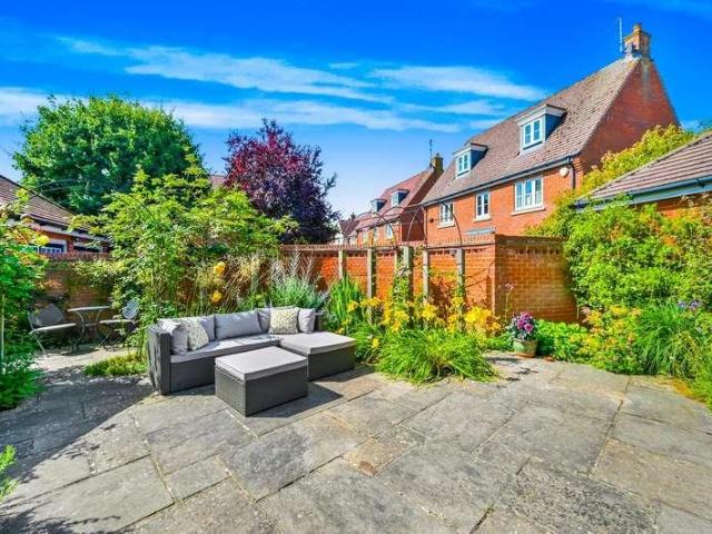 5 bed house for sale