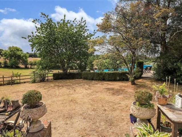 5 bed house for sale