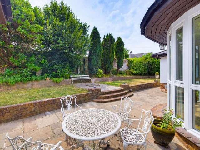 5 bed house for sale