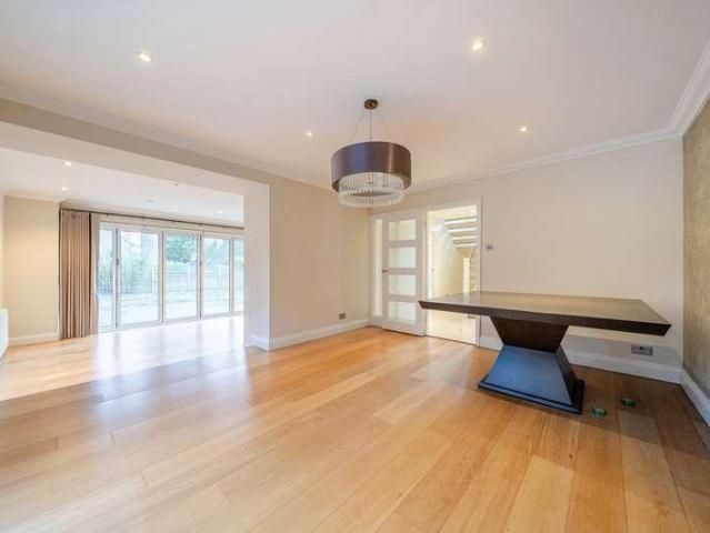 5 bed house for sale