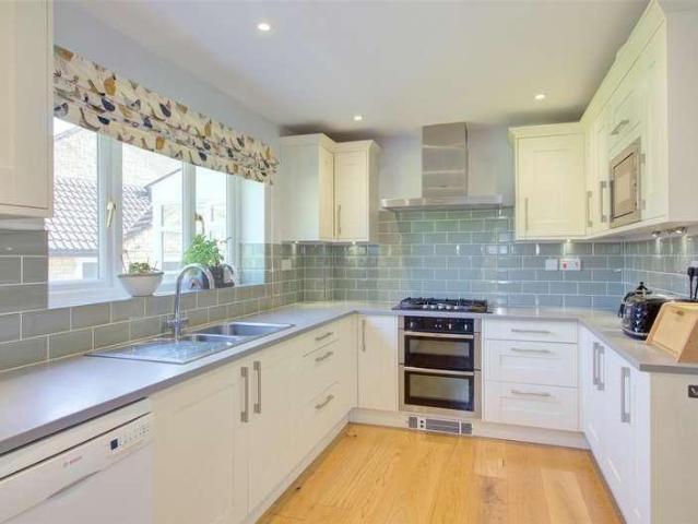 5 bed house for sale