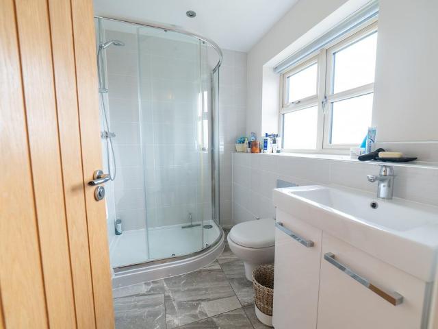 5 bed house for sale