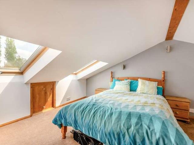 5 bed house for sale