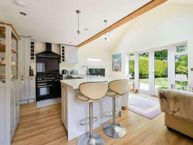 5 bed house for sale