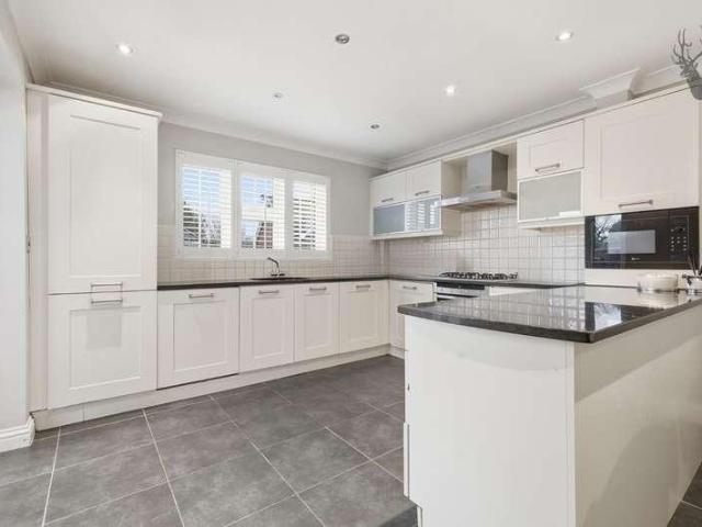 5 bed house for sale