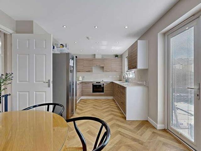 5 bed house for sale