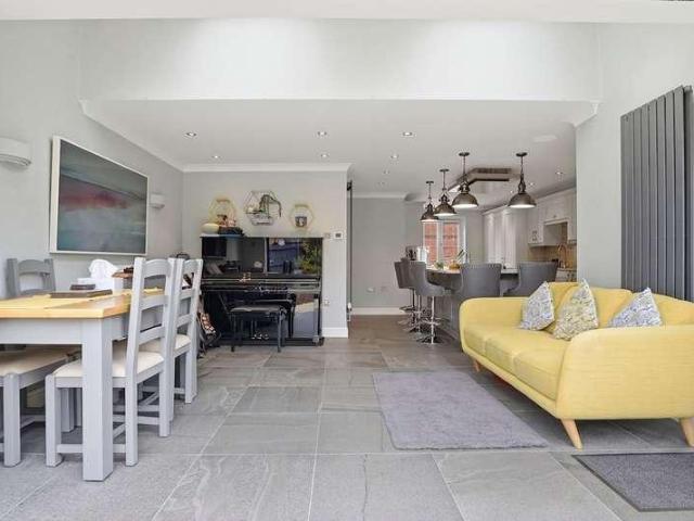 5 bed house for sale