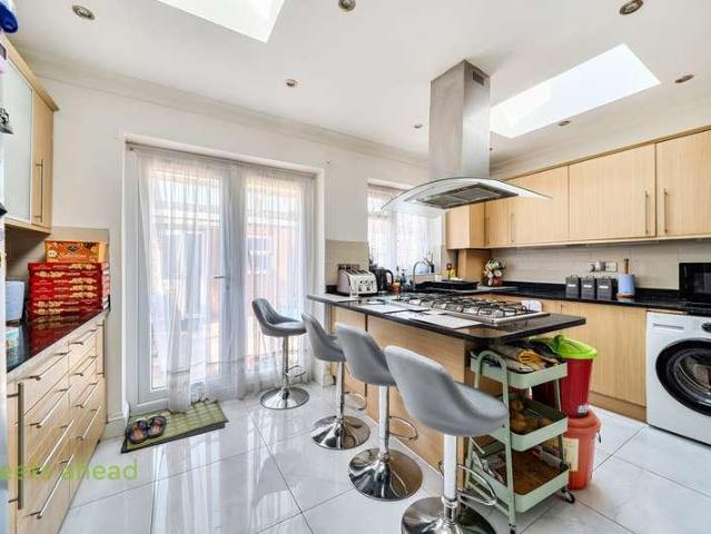 5 bed house for sale