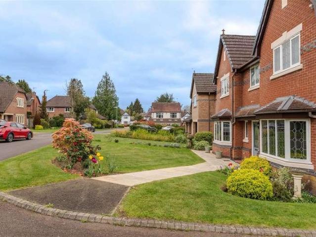 5 bed house for sale