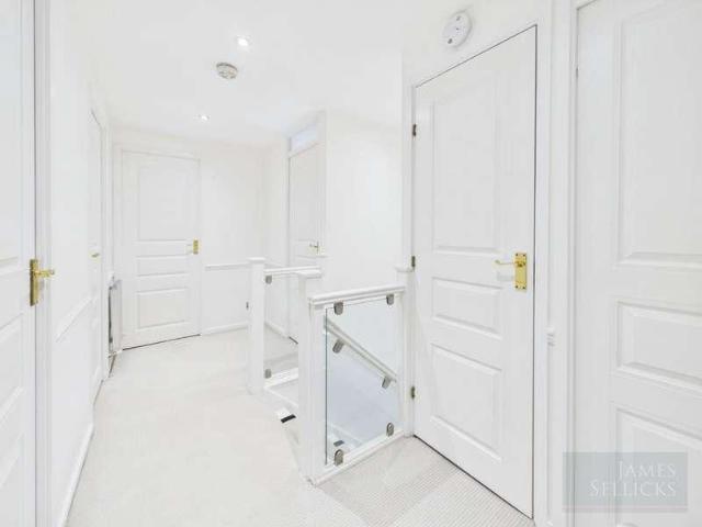 5 bed house for sale
