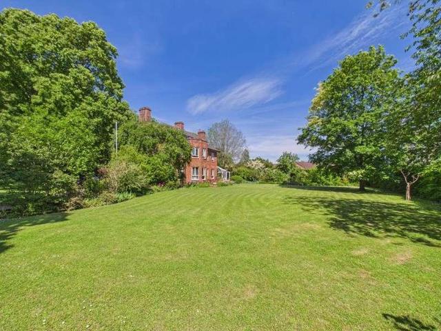 5 bed house for sale