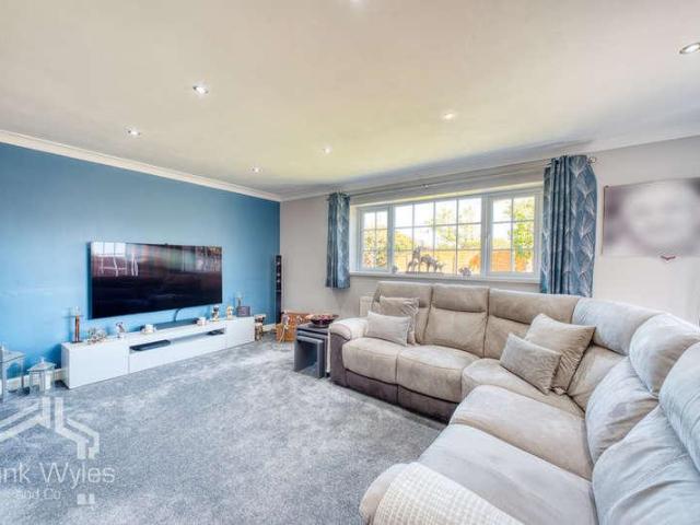 5 bed house for sale