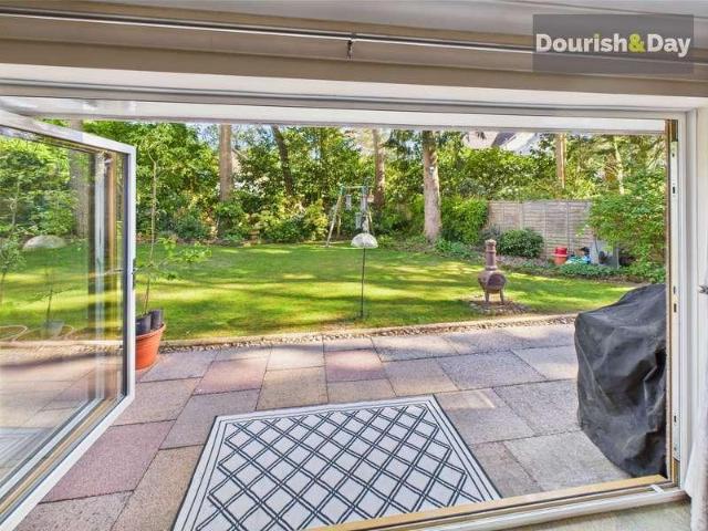 5 bed house for sale