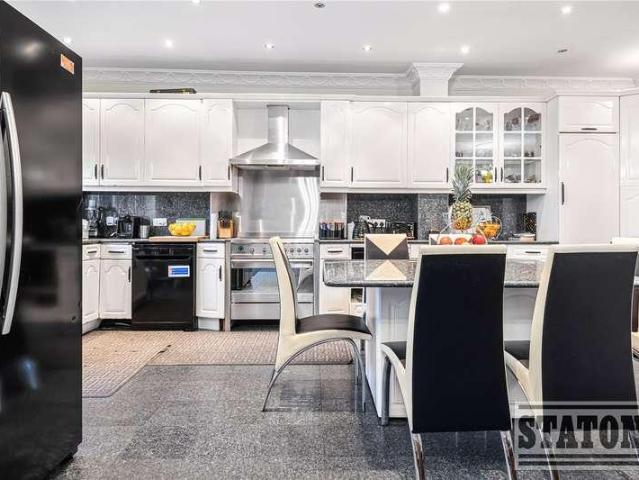5 bed house for sale