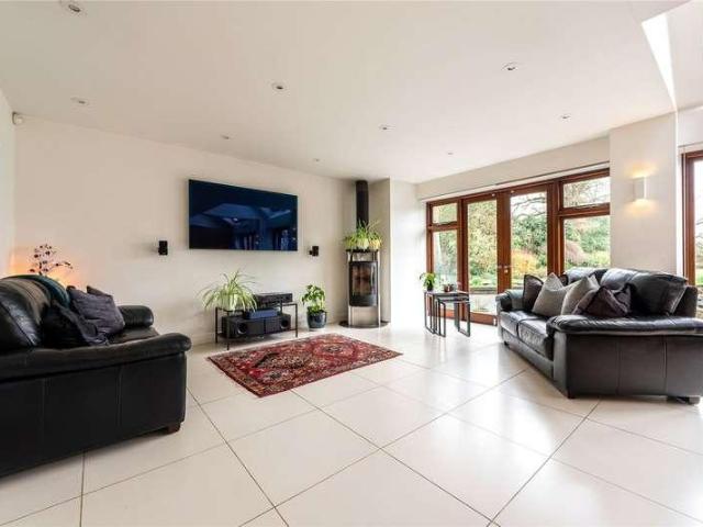 5 bed house for sale