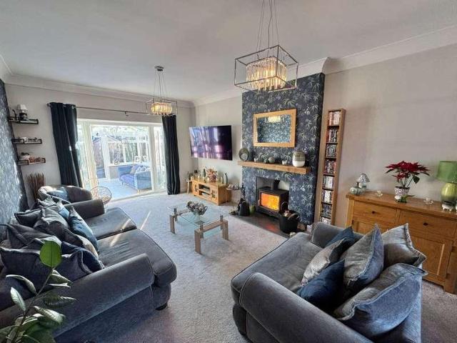 5 bed house for sale