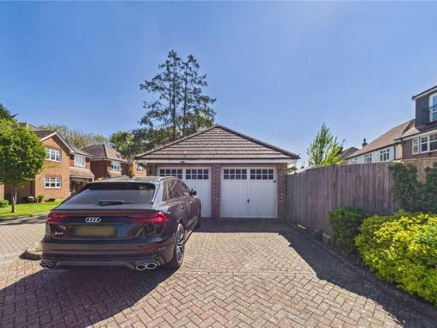 5 bed house for sale