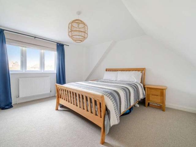 5 bed house for sale