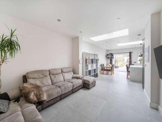 5 bed house for sale