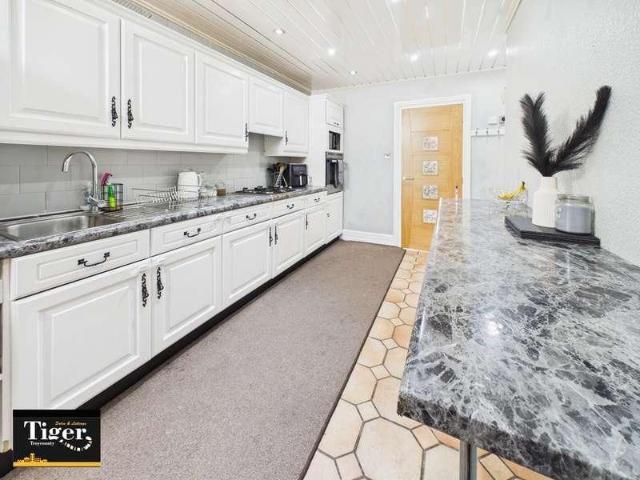 5 bed house for sale