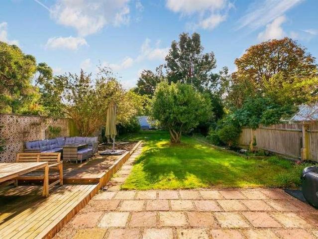 5 bed house for sale