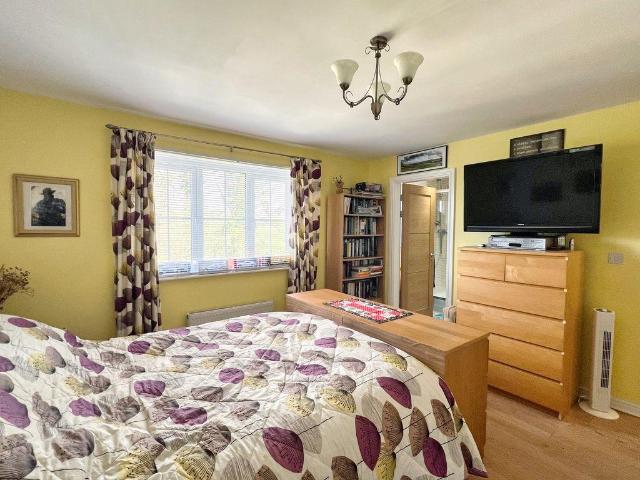 5 bed house for sale