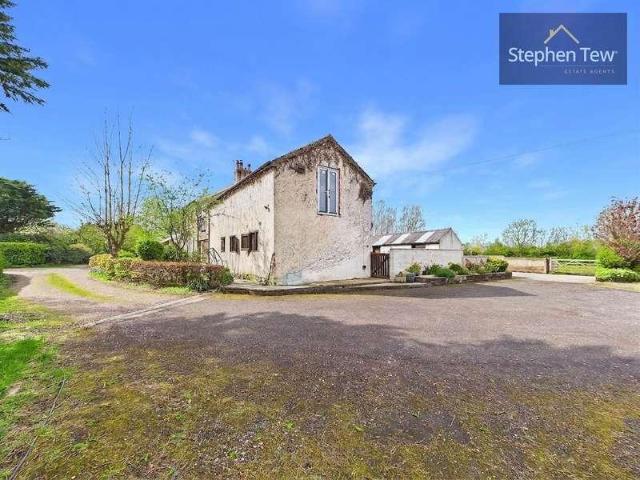 5 bed house for sale