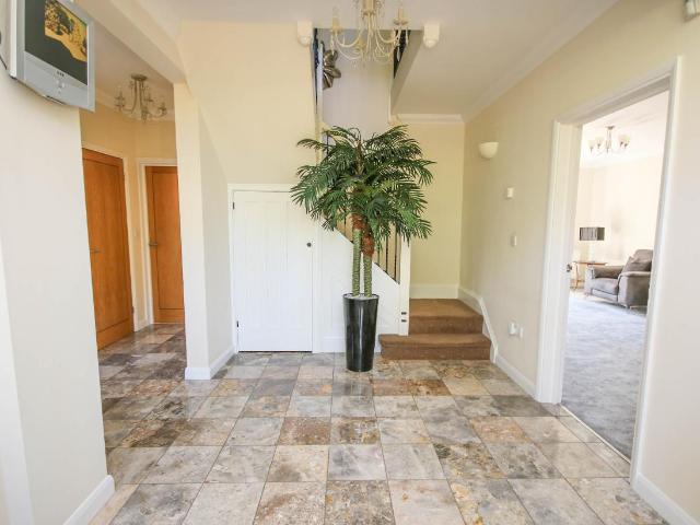 5 bed house for sale