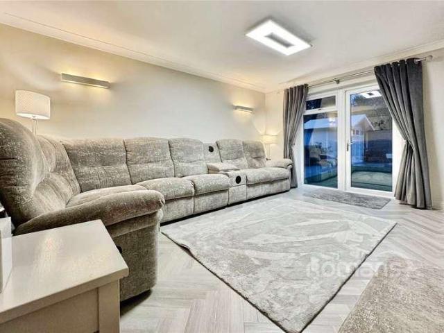 5 bed house for sale