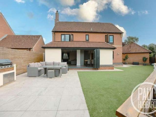 5 bed house for sale