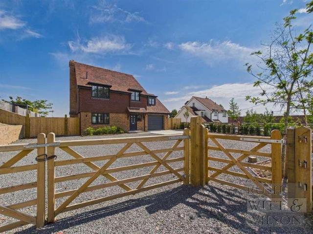 5 bed house for sale