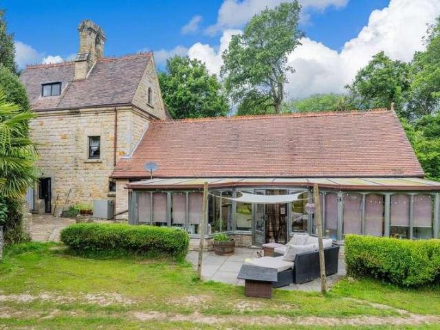 5 bed house for sale