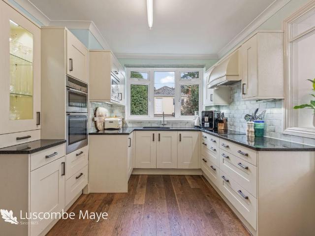 5 bed house for sale
