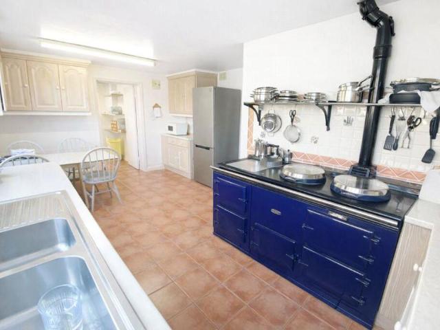 5 bed house for sale