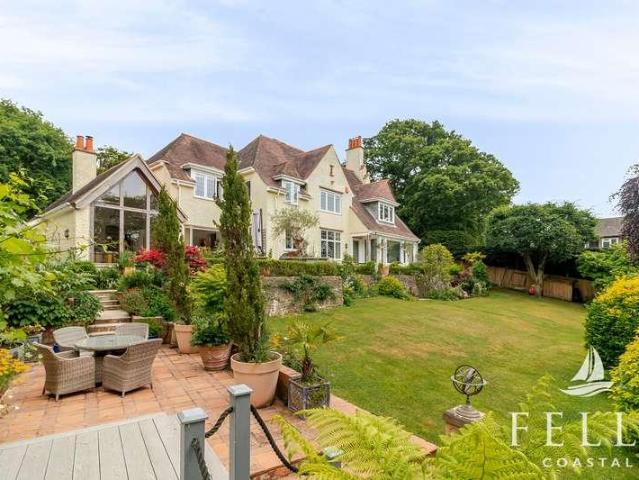 5 bed house for sale