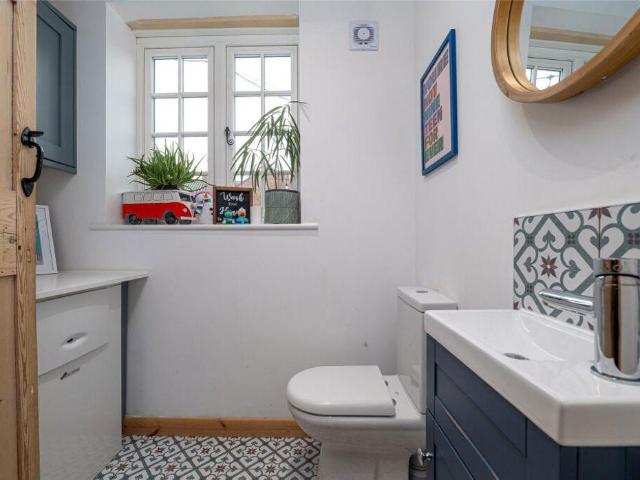 5 bed house for sale